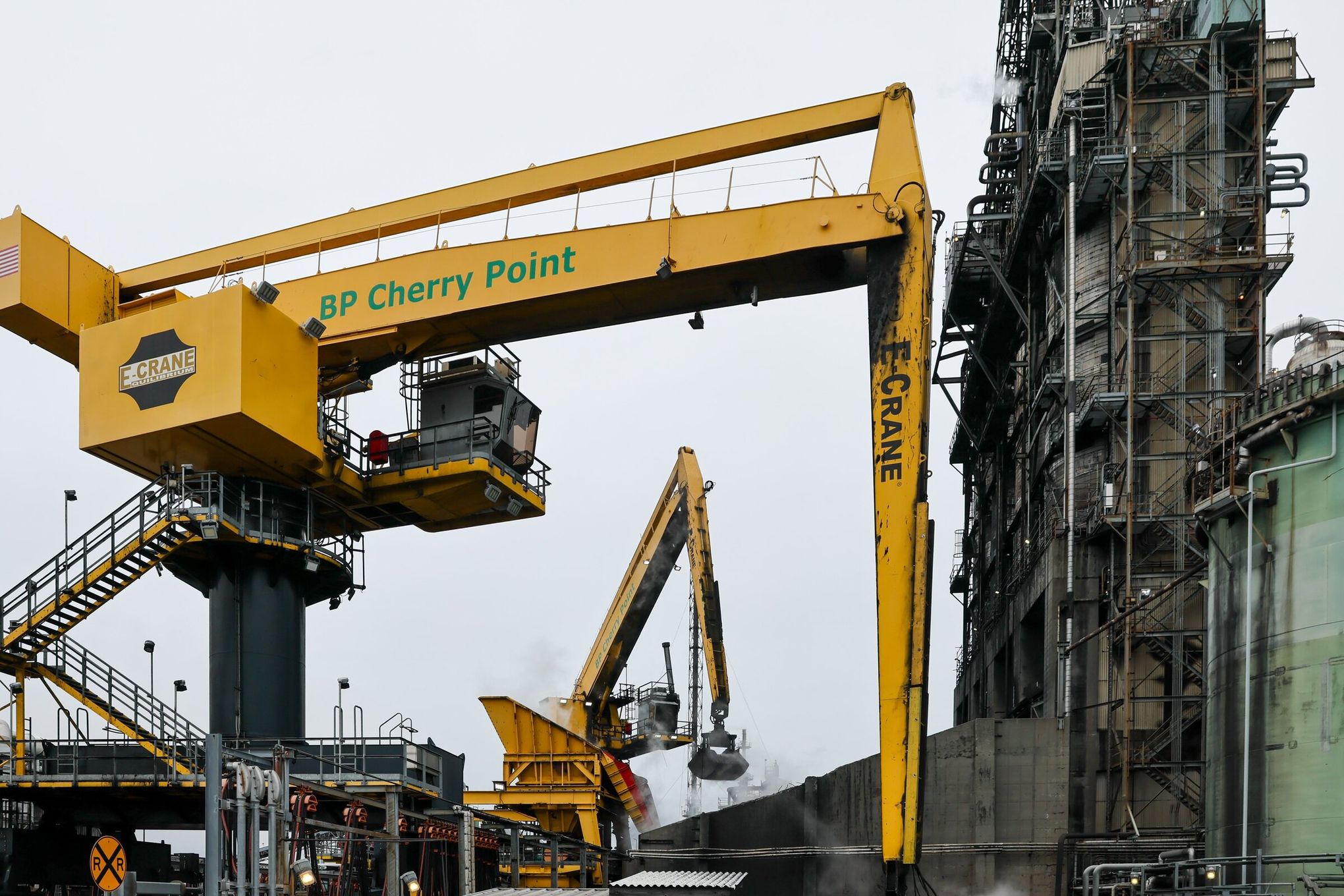 WA's largest oil refinery ramps up cleaner fuels - The Seattle Times ...