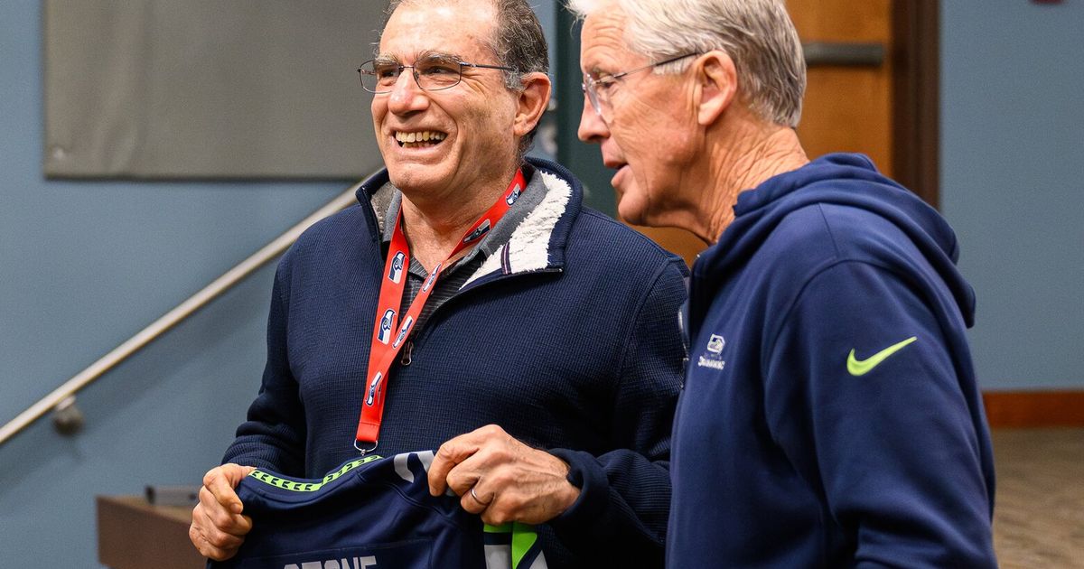 Seahawks honor retiring Seattle Times columnist Larry Stone | The Seattle Times