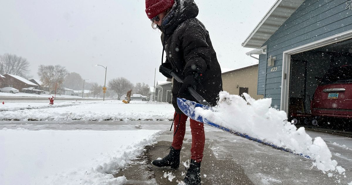 Snow piles up in North Dakota as region’s first major snowstorm of the ...