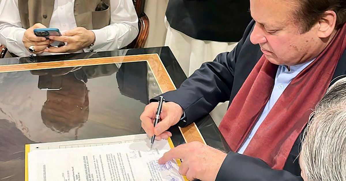 Pakistan’s self-exiled former Prime Minister Nawaz Sharif returns home ...