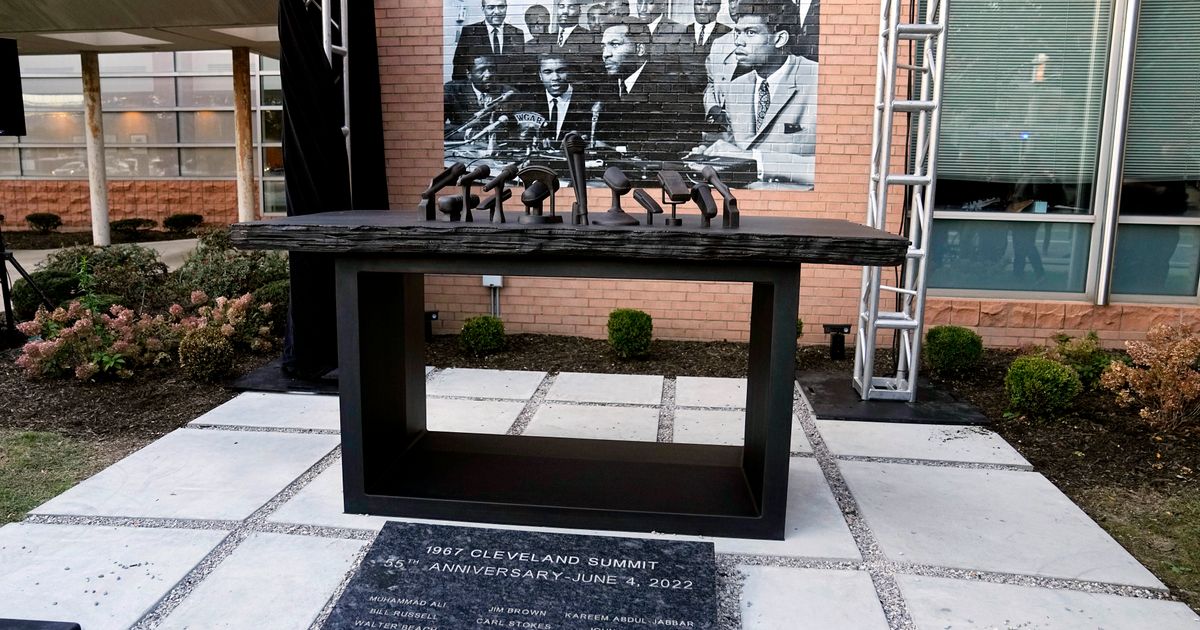 Sculpture commemorating historic 1967 Cleveland summit with Ali, Jim ...