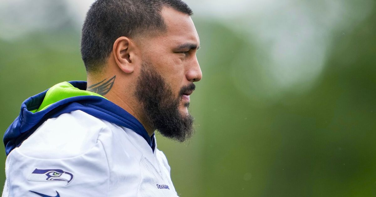 Seahawks waive Austin Faoliu from 53-man roster, release Tyjon Lindsey ...
