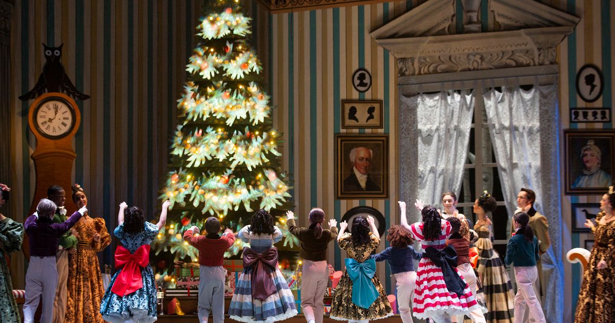 How Seattle’s iconic ‘Nutcracker’ Christmas tree grows onstage | The ...
