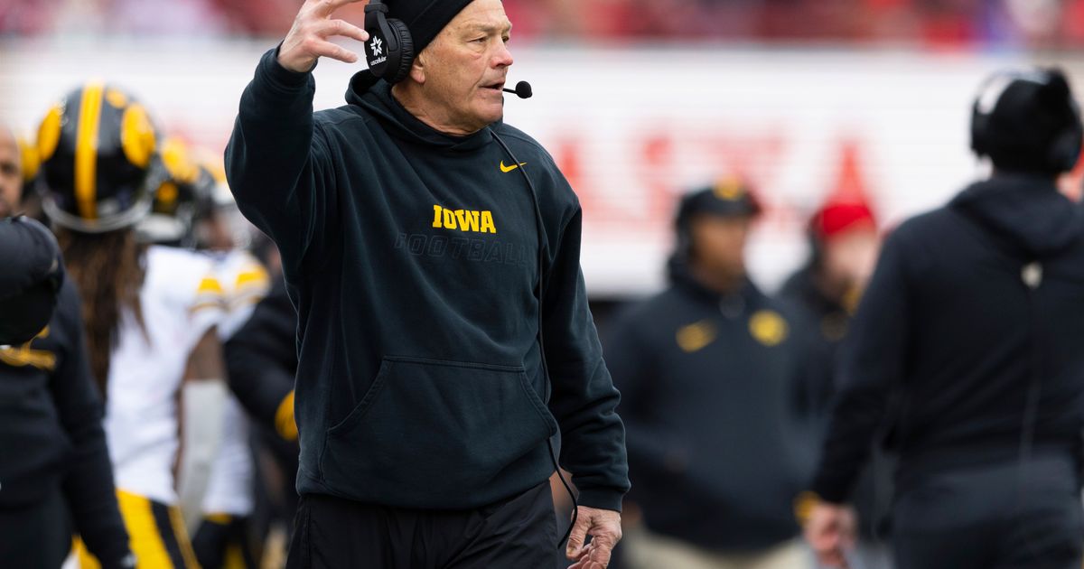 Ferentz revisits fair catch call, says Iowa got ‘screwed’ out of 11 ...