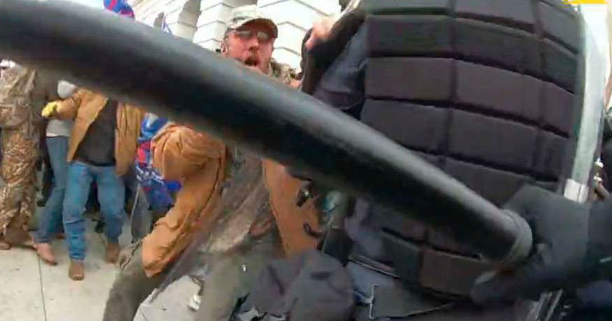 Ohio man sentenced to nearly 5 years in prison for attacks on police ...