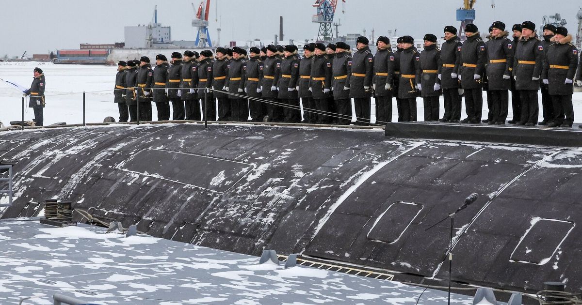 Putin visits a shipyard to oversee the commissioning of new Russian ...