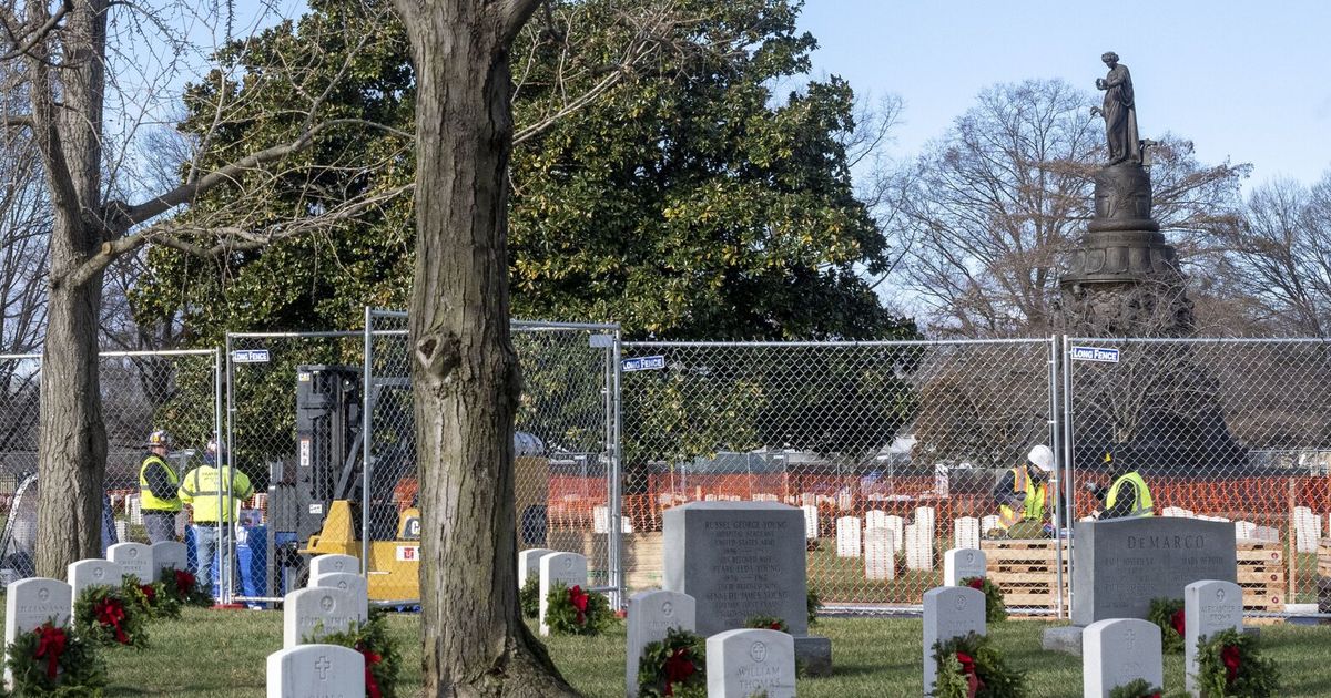 Judge issues order keeping Confederate memorial at Arlington Cemetery for now | The Seattle Times
