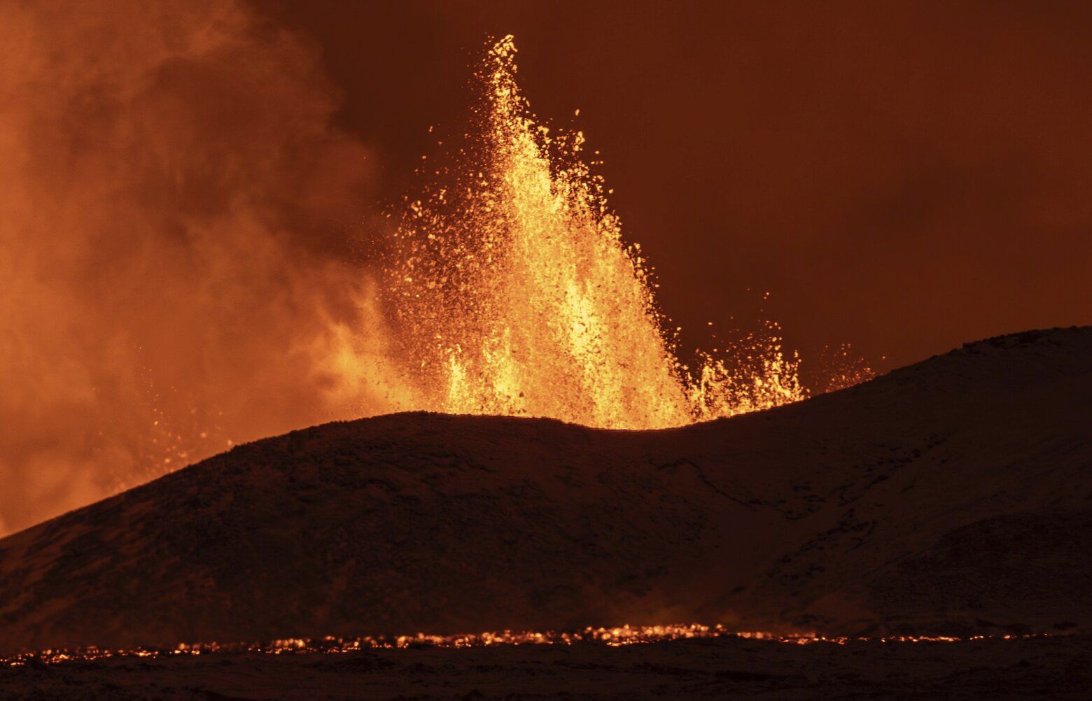 AP PHOTOS: Rivers and fountains of red-gold volcanic lava light up the ...