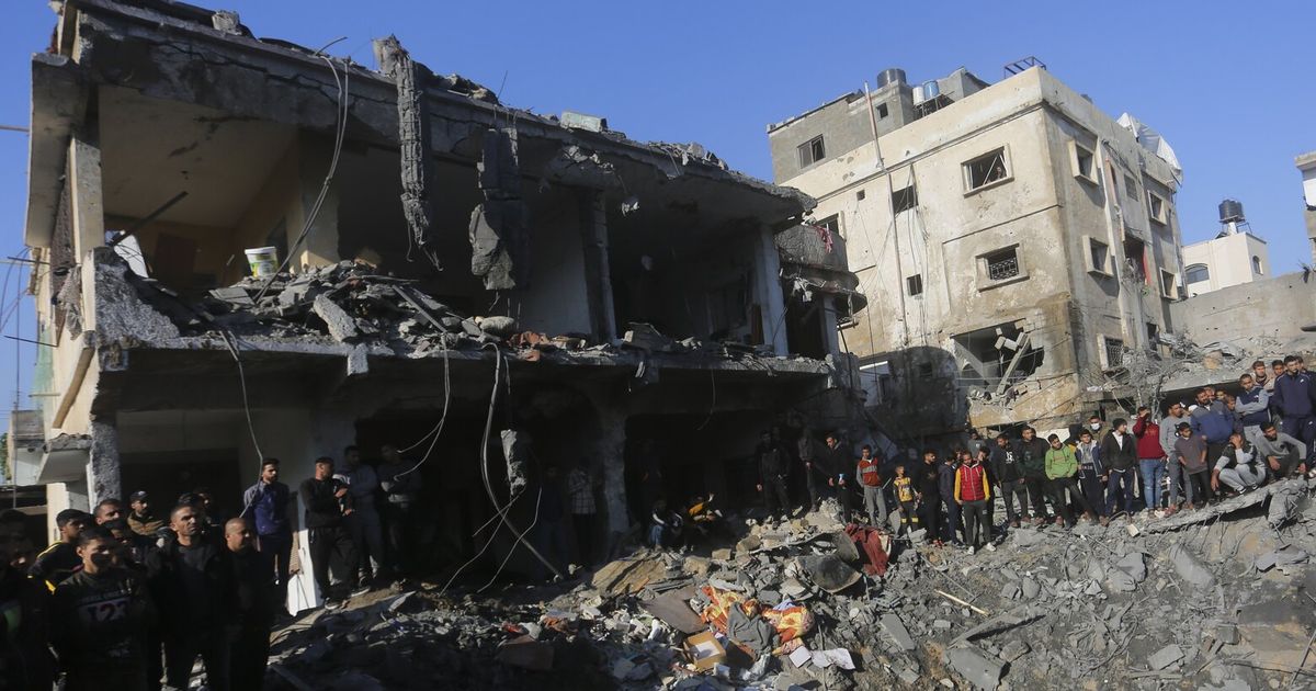 Live: Live updates | Israel strikes hit Gaza as UN delays vote on a ...