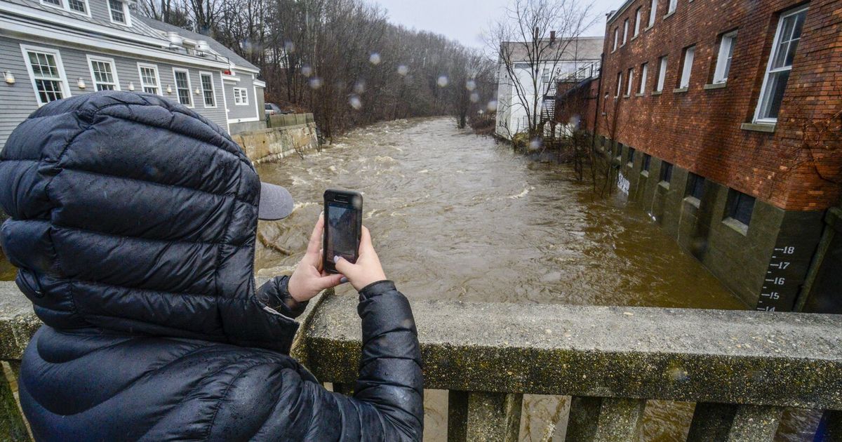 Northeastern US mops up ahead of holidays after deadly storm slams the ...