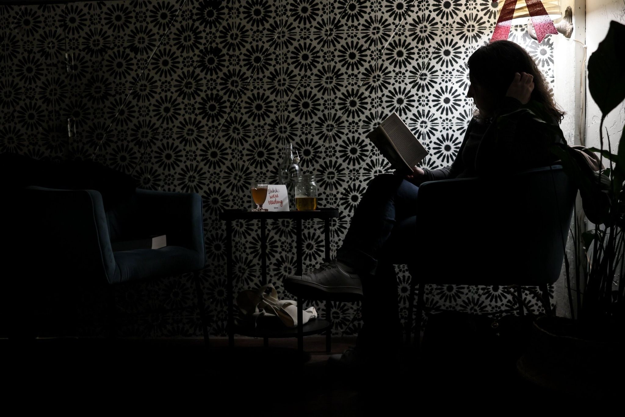 Rejoice (quietly) at the West Seattle silent book club | The Seattle Times