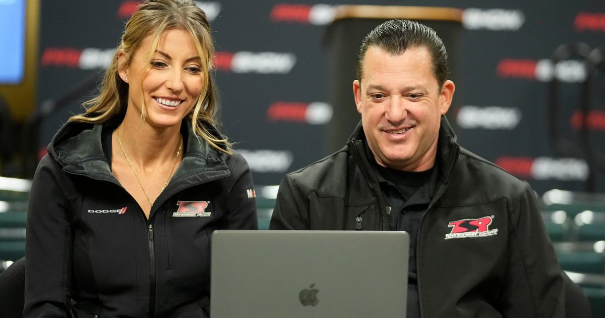 Leah Pruett to start family with Tony Stewart, who will drive her NHRA ...