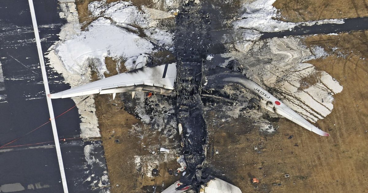 A jet’s carbon-composite fiber fuselage burned on a Tokyo runway. Is ...