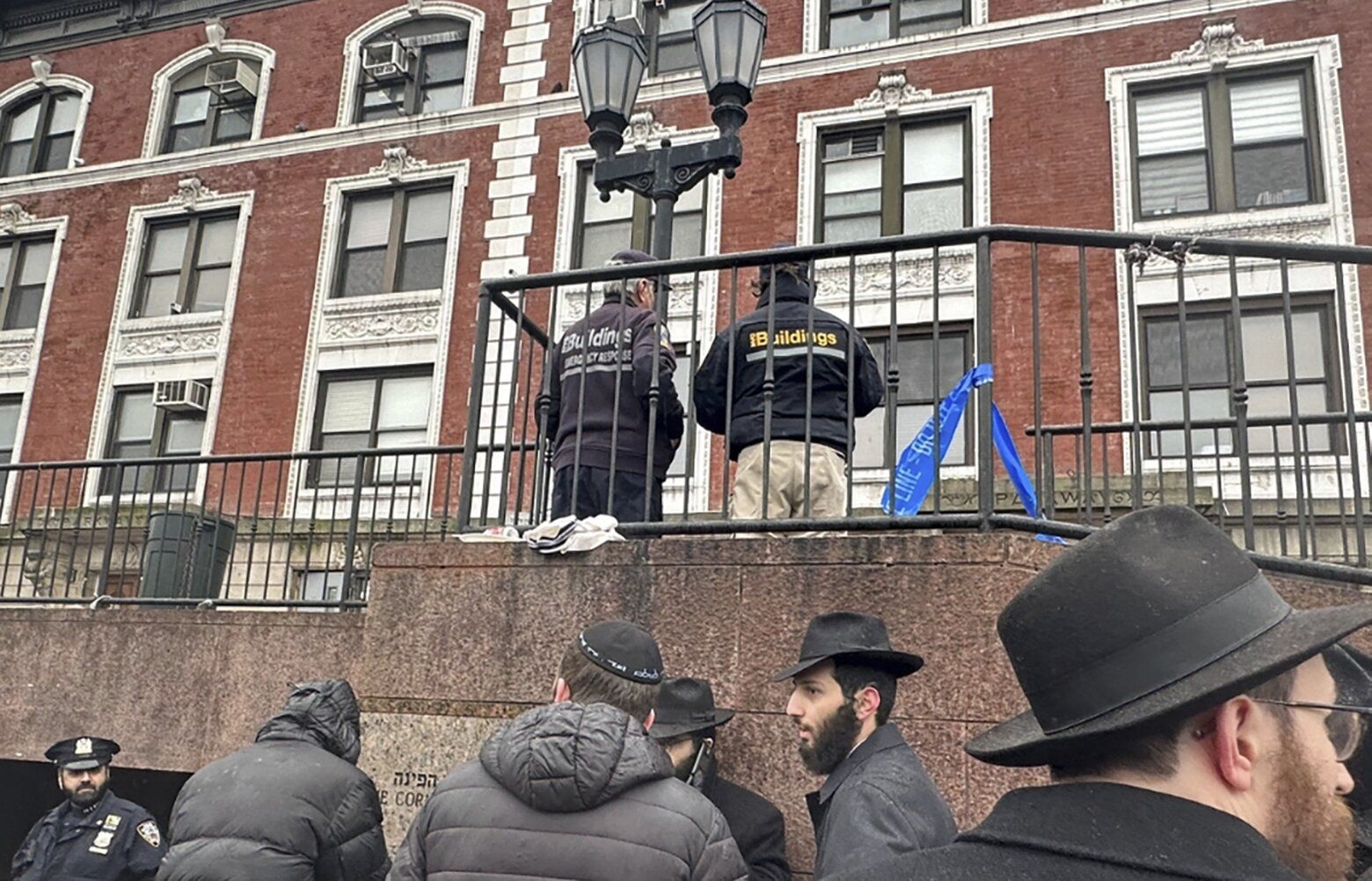 Secret tunnel in NYC synagogue leads to brawl between police and ...