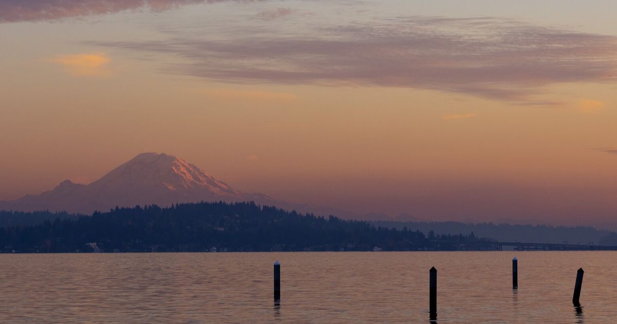 Wintry mix hits Western WA lowlands | The Seattle Times