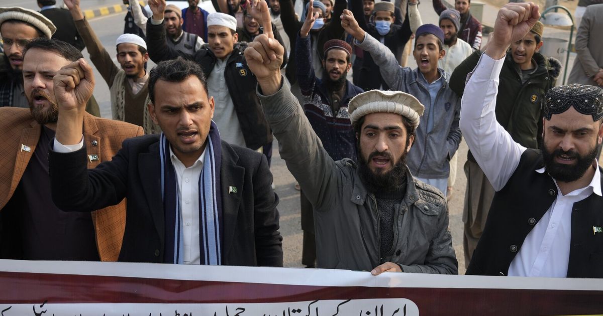 Pakistani retaliatory strikes in Iran kill at least 9, raising tensions ...