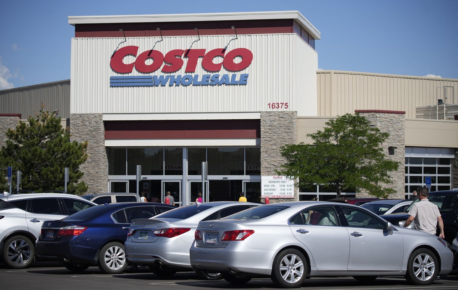 Costco sold almost 200 million hot dog combos and 137 million ...