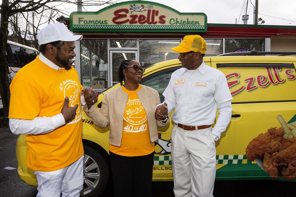 ‘Famous’ Seattle chicken, now 40, went from lean times to celeb fans ...