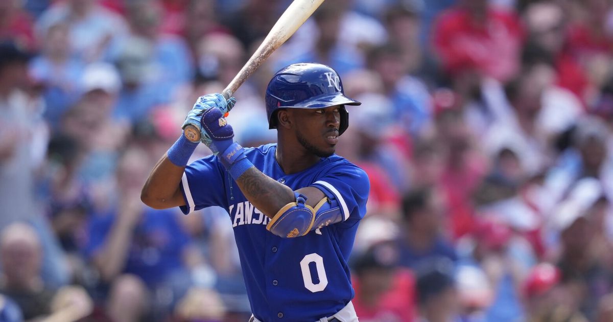 Mariners add roster depth in trade for speedy Royals utility player ...