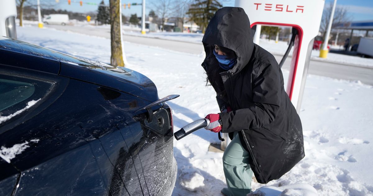 Cold weather can cut electric vehicle range and make charging tough ...