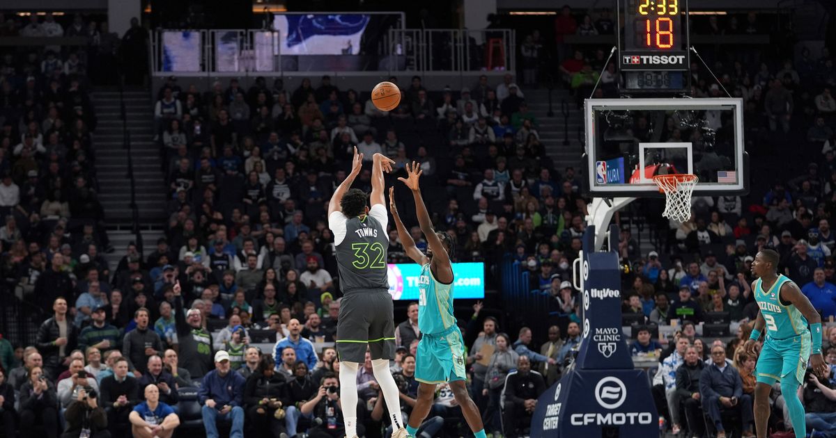 Karl-Anthony Towns scores 44 points in the first half to set ...