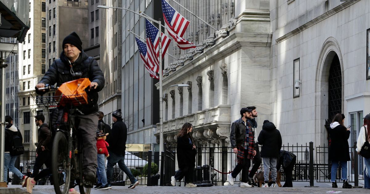 Wall Street slips as Treasury yields rise | The Seattle Times