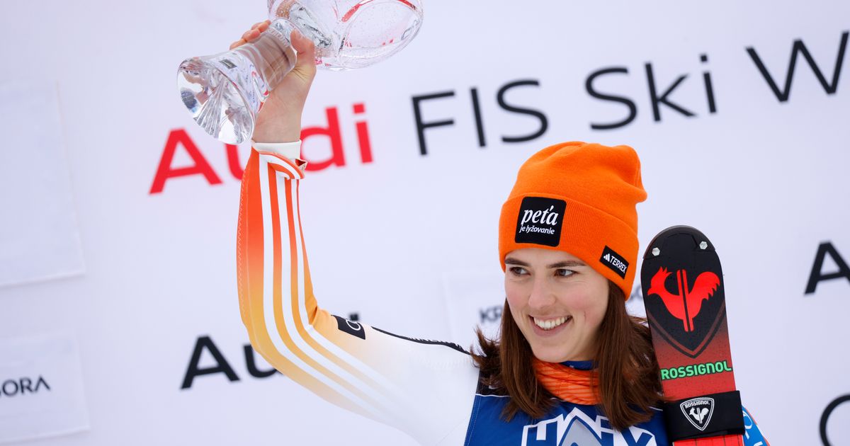 Slovakian skier Vlhova wins World Cup slalom. Shiffrin straddles gate ...