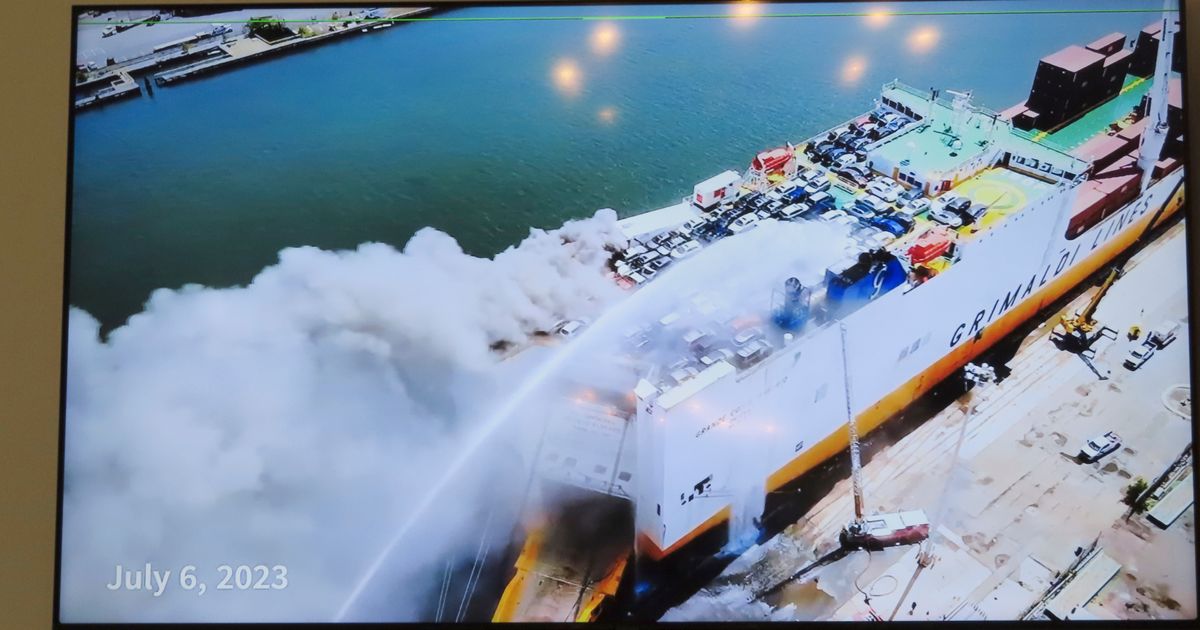 Hose kink in smoky darkness disoriented firefighter in ship blaze that ...