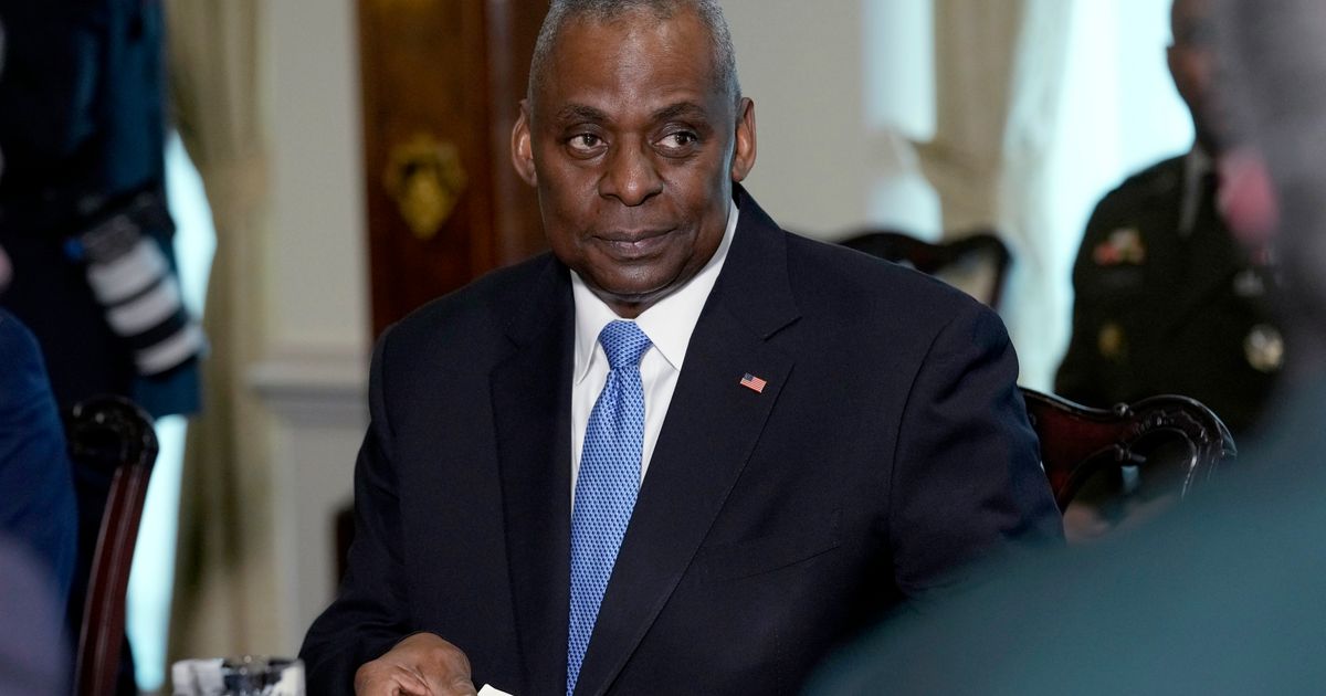 Defense Secretary Lloyd Austin returns to work at the Pentagon after ...
