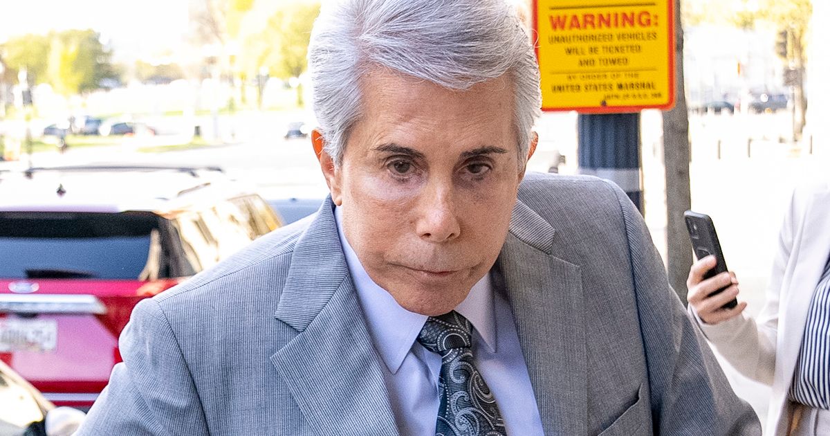 Prominent celebrity lawyer pleads guilty to leaking documents to ...