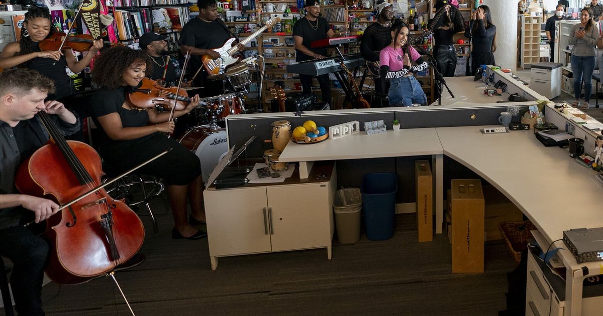 ‘NPR is cool!’ How Tiny Desk Concerts became a pop culture phenomenon ...