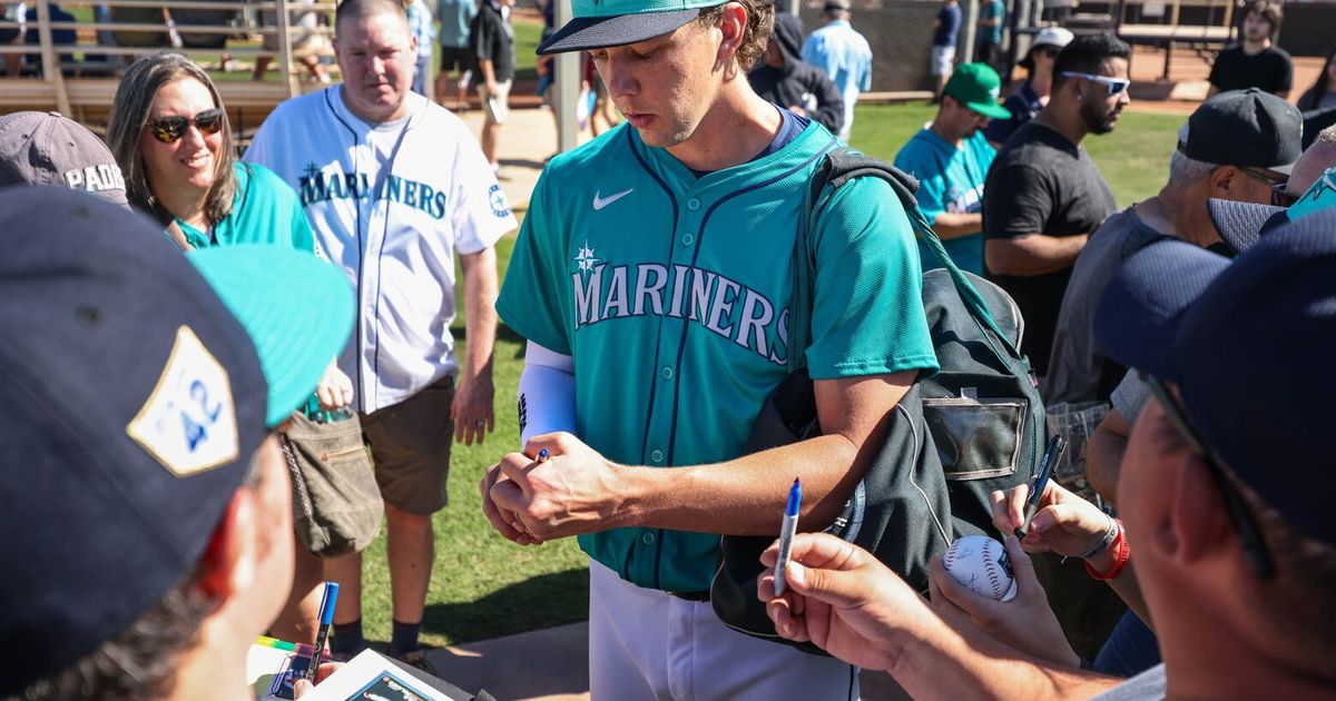Sights and sounds from Day 1 of Mariners full-squad spring training ...
