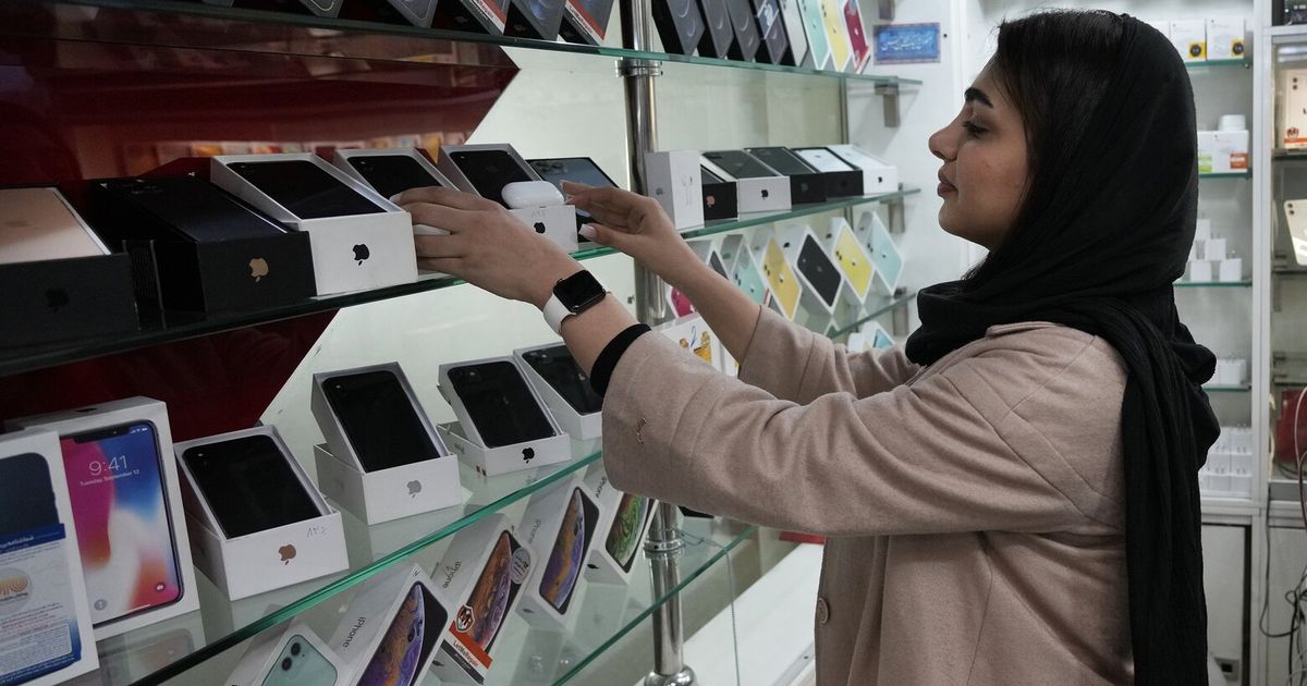 A brazen iPhone scam in Iran reflects its economic struggles and ...