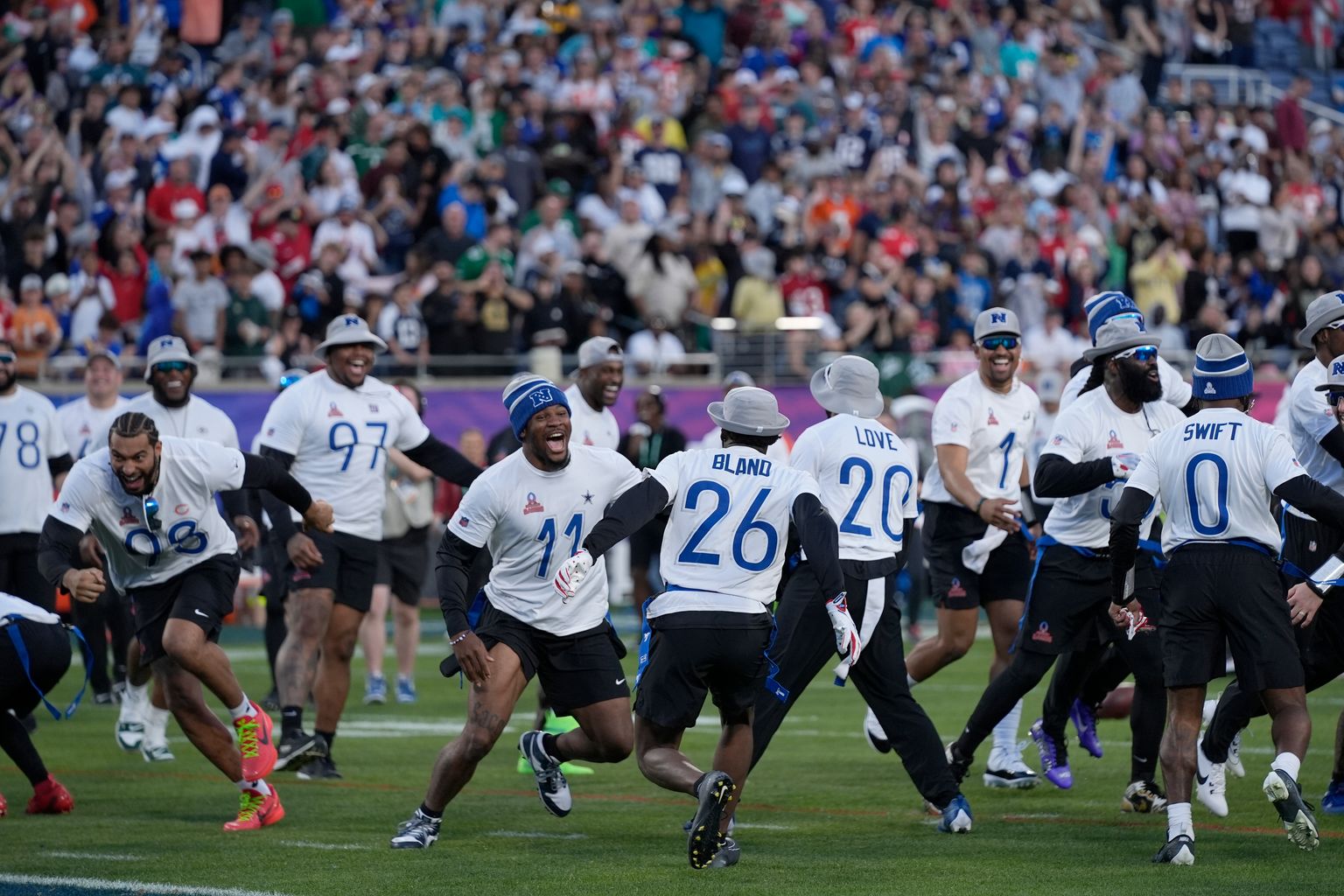 Flag Football Zavzame Osrednje Mesto na NFL Pro Bowl: Prikaz Spretnosti ...