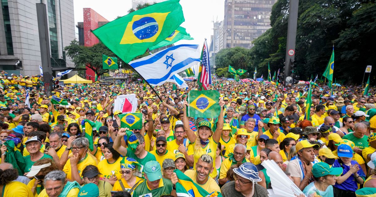 Supporters of Brazil’s Bolsonaro stage huge demonstration to defend him ...