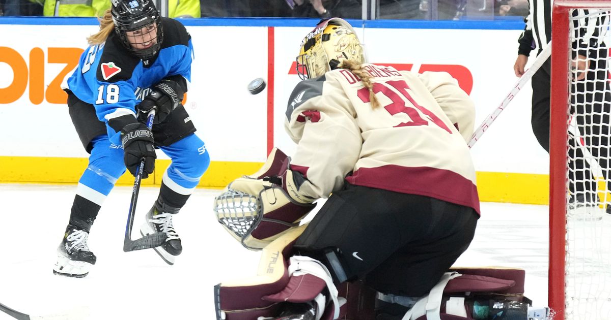 Women’s hockey draws record crowd of 19,285 as Toronto defeats Montreal ...