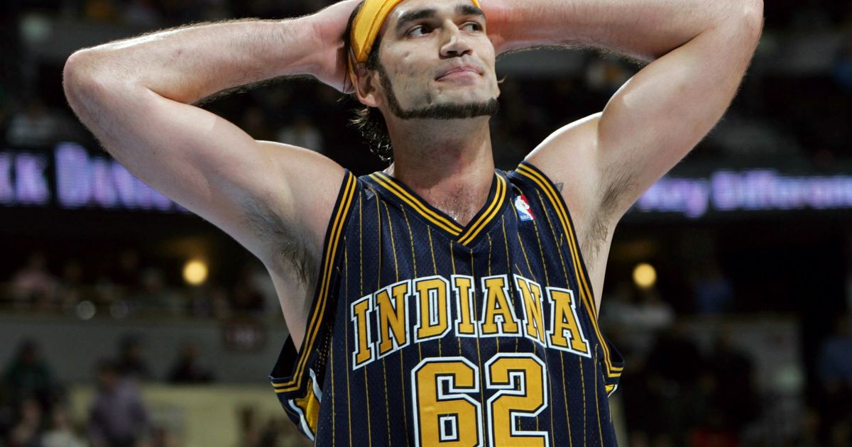 Former NBA player and Survivor contestant Scot Pollard waits in ...