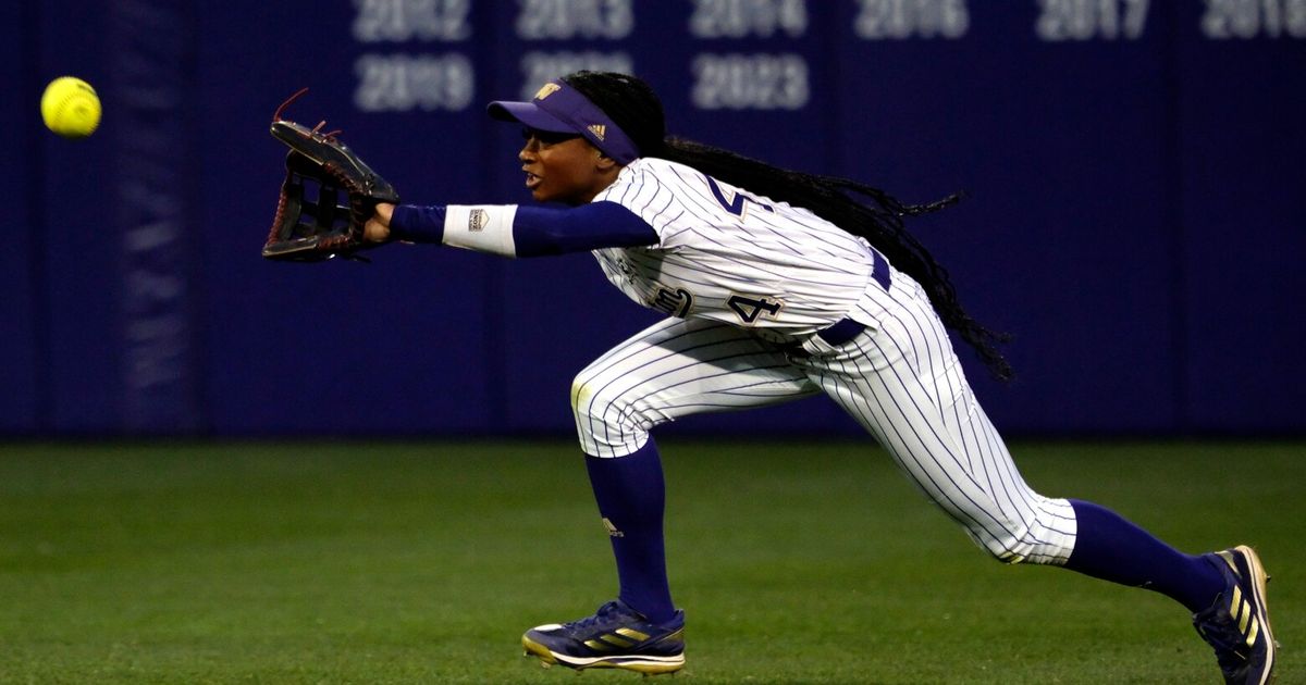 Photos: UW softball opens Pac-12 play | The Seattle Times