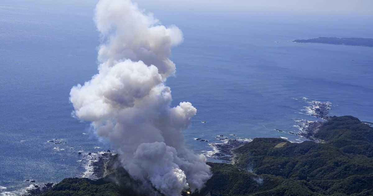 Commercial rocket trying to put a satellite into orbit explodes moments ...