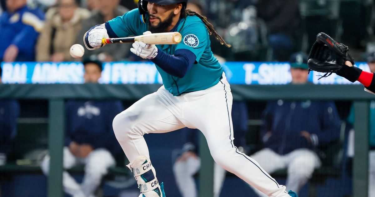 Photos: Mariners walk-off victory against Red Sox, 4-3 | The Seattle Times