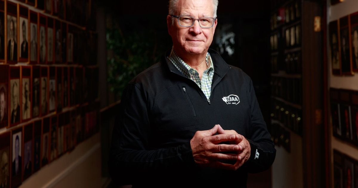 Former WIAA executive director Mike Colbrese going into NFHS Hall of ...