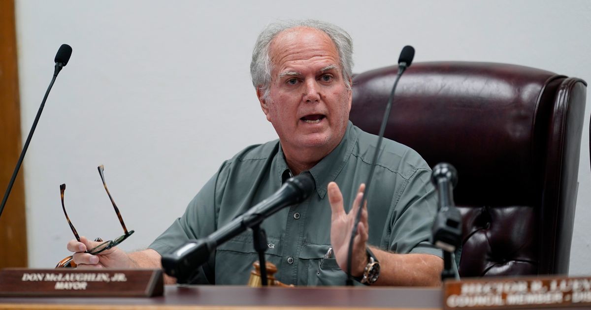 Former Uvalde mayor is surprised a new report defends how police ...