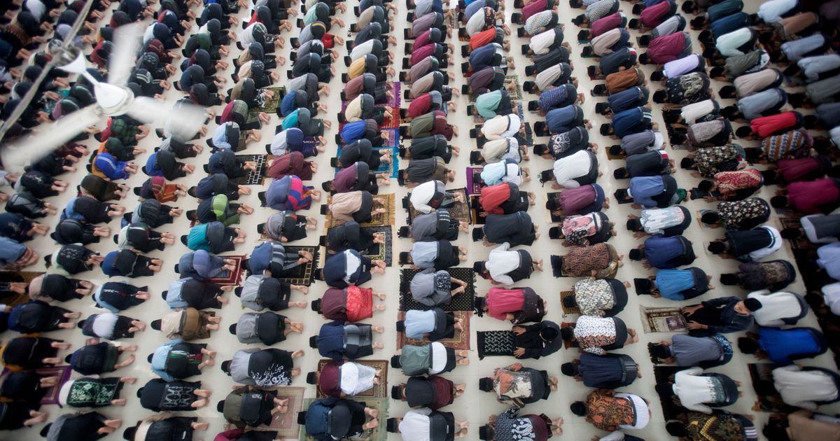 AP PHOTOS: Muslims around the world observe holy month of Ramadan with ...