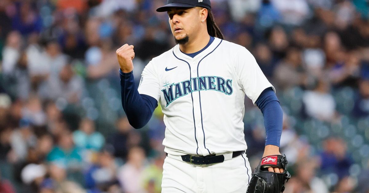 Photos: Mariners lose to Guardians, 5-2 | The Seattle Times