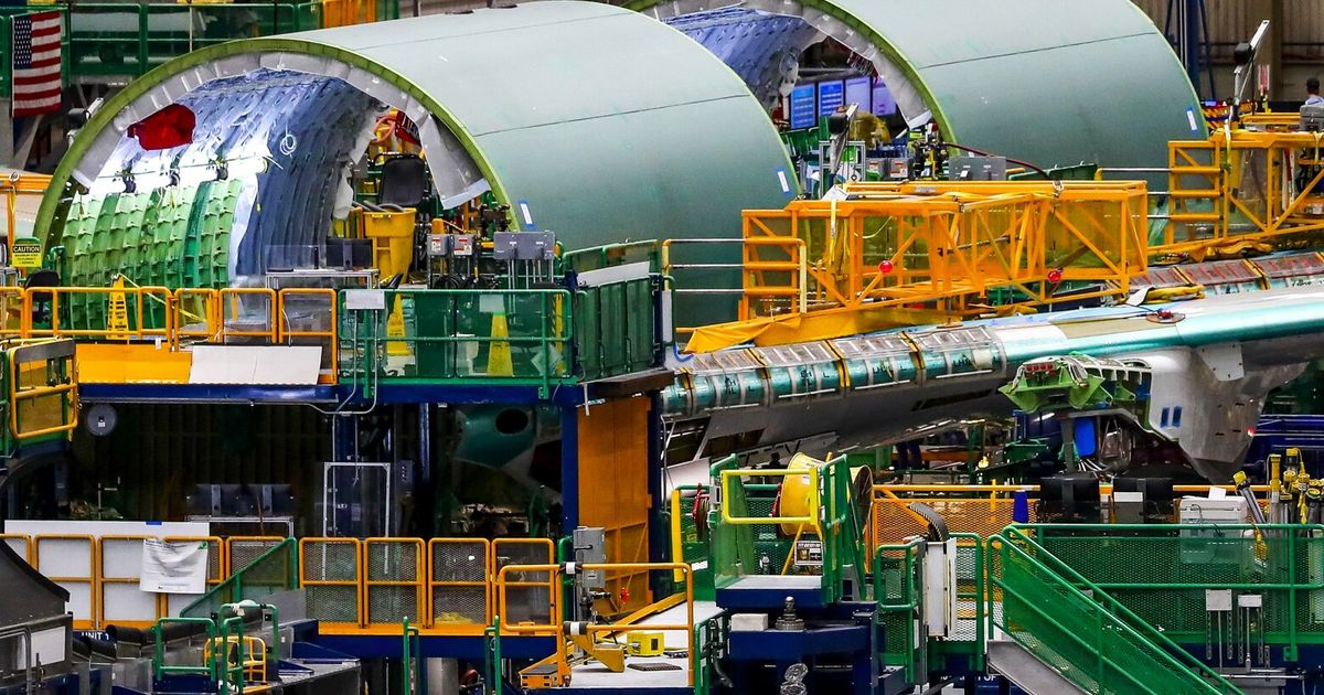 Boeing’s 777 ‘gliders’ signal more cash woes | The Seattle Times