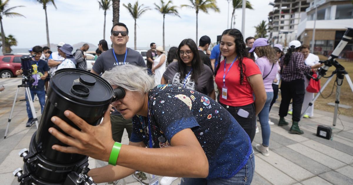 Total solar eclipse wows North America. Clouds part just in time for ...