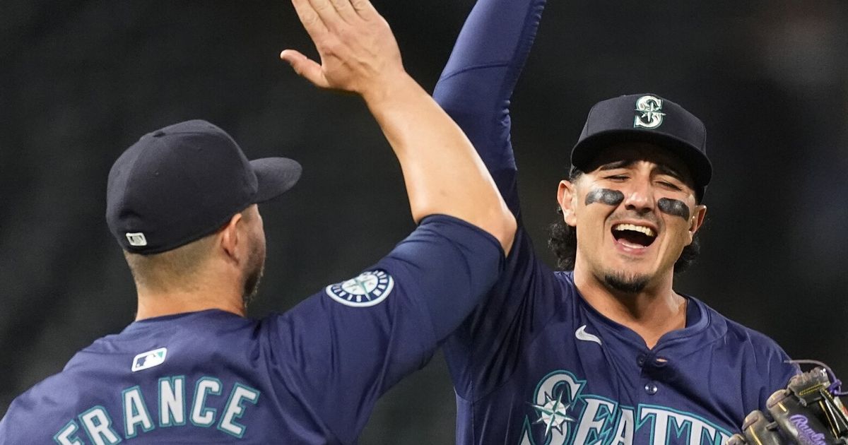 Offense wakes up in nightcap as Mariners earn doubleheader split with ...