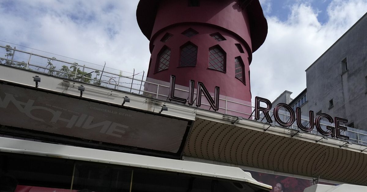 The windmill sails at Paris’ iconic Moulin Rouge have collapsed. No ...