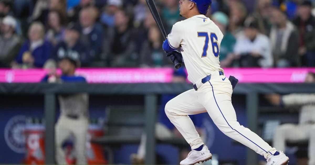 Leo Rivas, 999th player to appear for Mariners, triples in first at-bat ...