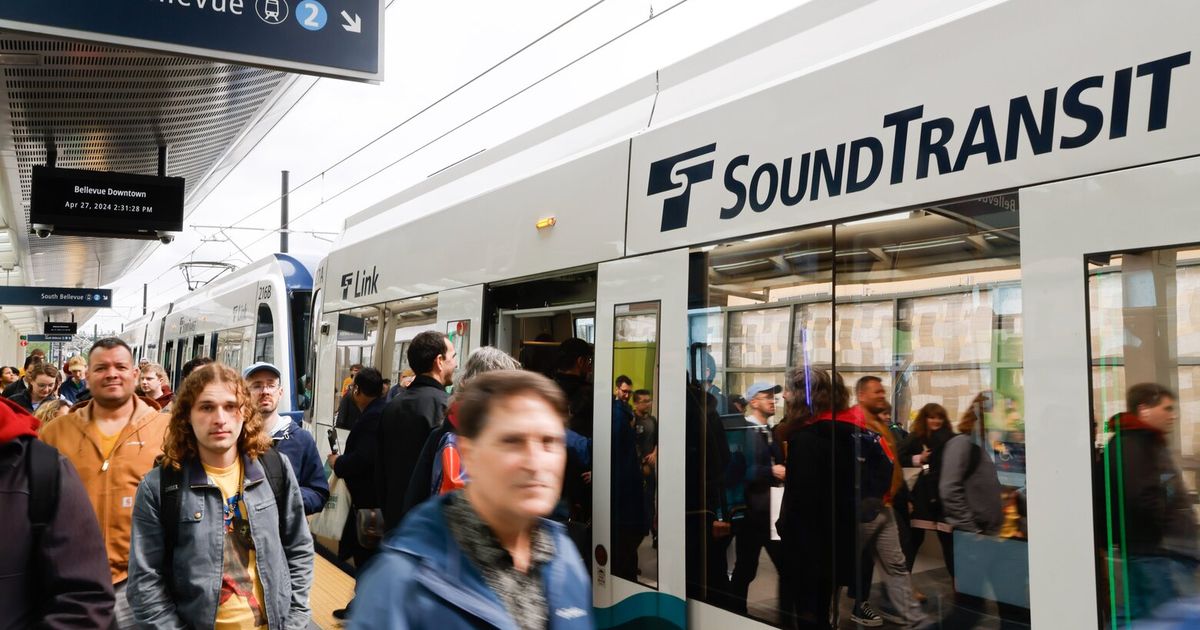 Here’s how many people celebrated Eastside light rail opening | The ...